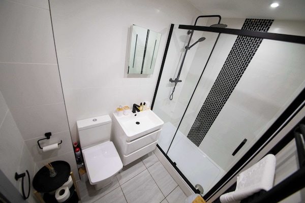 Spacious 2 Bedroom Apartment In Central Preston - Preston