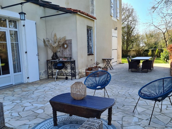 Villa Spacieuse Avec Jardin Privé, Animaux Acceptés - Saint-Claud