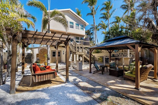 371 Park Ave - 4 Bed / 2 Bath - 2 Kitchens - Outdoor Kitchen - Sleeps 8 - Pet Friendly! - Boca Grande, FL