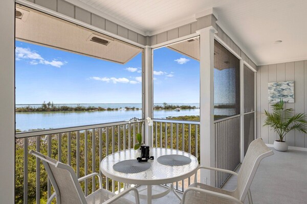Bg Grande 34 -  2 Bed / 2 Bath  Top Floor - Bayfront - Watch The Sunrise With Coffee! - Boca Grande, FL