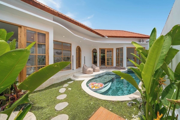 New Tropical & Modern 3br Central - Canggu Beach - Canggu