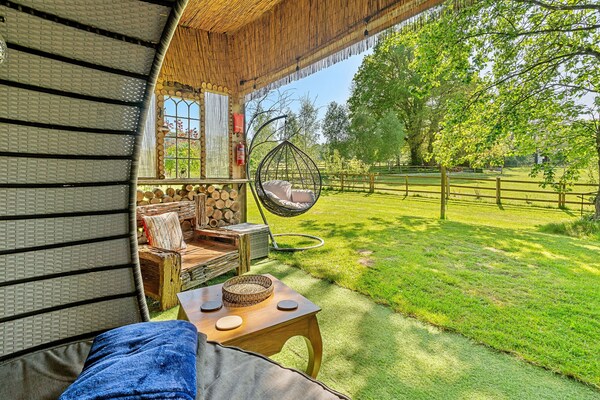 Shepherd's Hut At Hilltop Farm - New Forest
