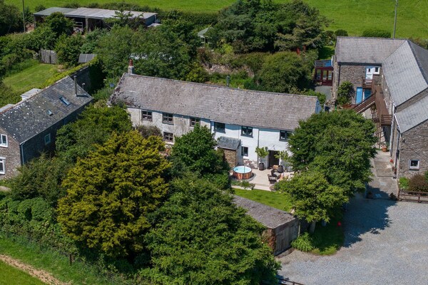 Moorstone -  A Cottage That Sleeps 6 Guests  In 3 Bedrooms - Kingsbridge
