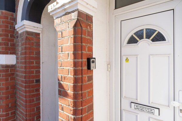Classy Home Near Southampton Airport -Free Parking - Southampton