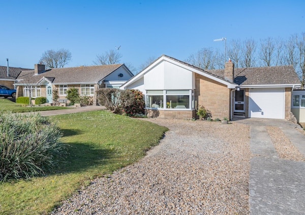 Davids Cliff Walk - Two Bedroom House, Sleeps 4 - Bridport
