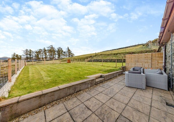 Isaf Rhoslefain - Two Bedroom House, Sleeps 4 - Tywyn