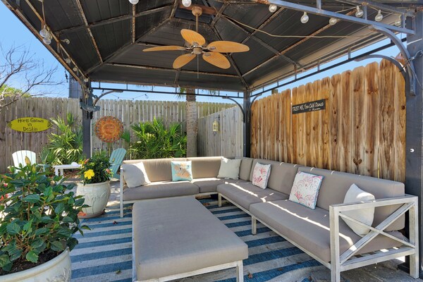 ️Pet Friendly-walk To Beach-shared Pool-outdoor Space-suzwinks Beach House️ - Destin, FL