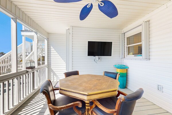 Water-view House W/balconies, W/d, Close To Beach & Golf - North Myrtle Beach, SC