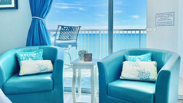 Chic Oceanfront Condo On 11th Floor W/ Balcony & Kitchen, Sleeps 4, Resort Pools - Myrtle Beach