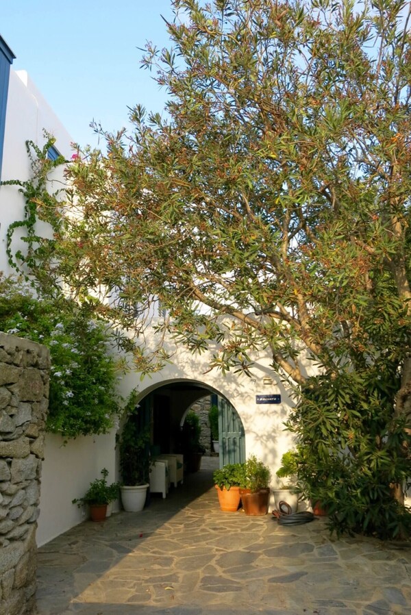 Quiet 1-bedroom Apartment In Delightful Mykonos With Wifi, Ac And Swimming Pool - Mykonos Region