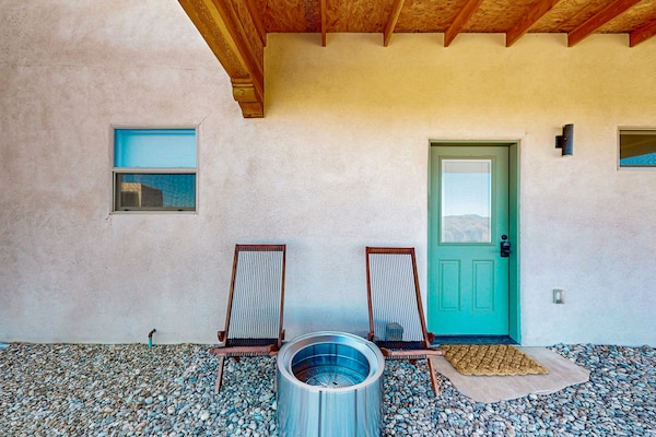 Cozy, Dog-friendly Home On 3 Acres, With Incredible Views, Wood Stove, Wifi - Taos, NM