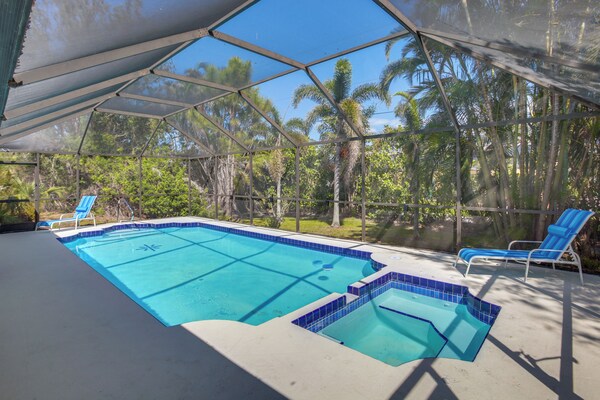10 Mi To Beaches: Port Charlotte Paradise - Port Charlotte, FL