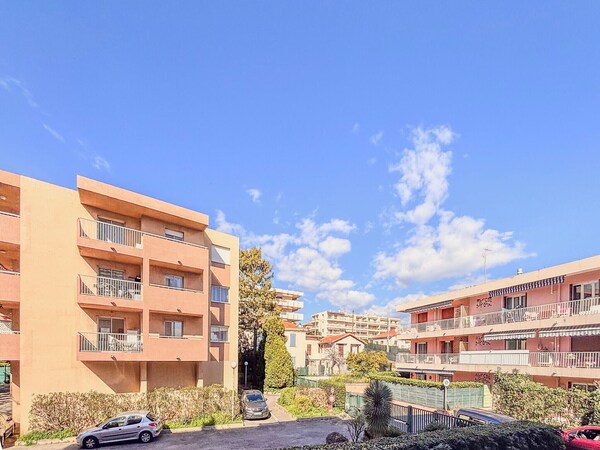 Contemporary 2p Studio Just Steps From The Beach - Biot