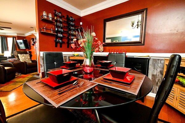 Amazing Large 3 Bed House W/ King Bed ; < 10 Miles To Dtwn - Atlanta, GA