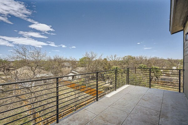 Luxury 3-bedroom In Downtown San Antonio With Pool Table/ping-pong. Pet Friendly - San Antonio, TX