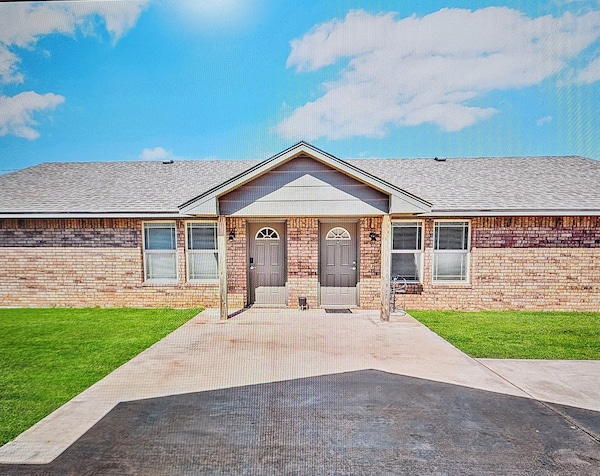 Elgin Oasis Suite A - Elgin, OK