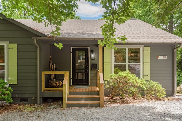 Designer 5-bdr Cabin With Big Views/resort Access In Sapphire Valley - Sapphire, NC