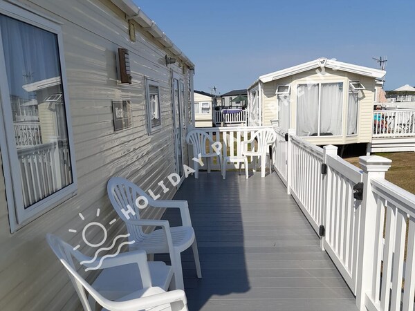 2 Bedroom With Wrap Veranda Close To Main Complex, West Sands, Seal Bay - Bognor Regis