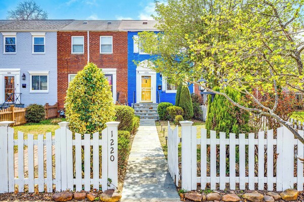 ~ Fenced Yard/bbq Grill/4 Tvs ~ Cherry Blossom Luxury Getaway ~ - Alexandria, VA