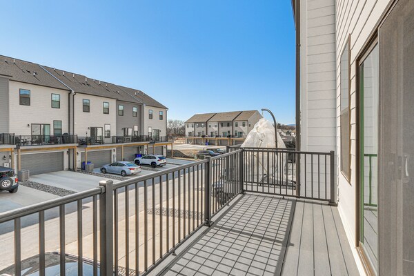 2 Mi To Dtwn Frederick: Updated Townhome - Frederick, MD