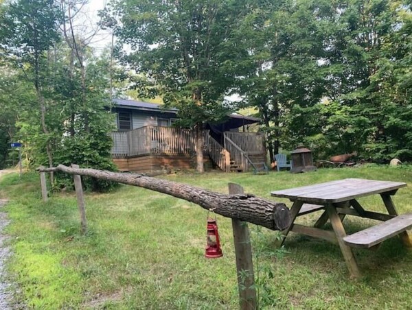 Classic Cottage Charm -Old Roots Cottage #1 ; Rustic Warmth And Privacy - Kingston