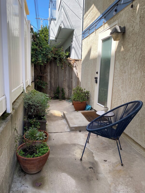 Coastal Getaway At Beach Studio With Private Entrance- Includes Parking Spot - Oxnard, CA