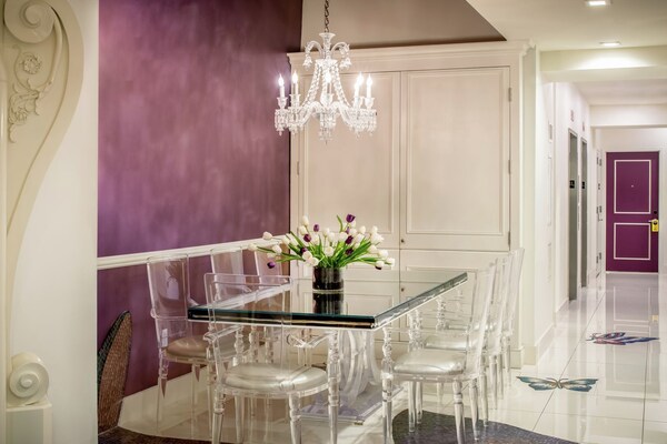 Elegant And Artistic King Room For A Relaxing Stay Near Midtowns Top Hotspots - American Museum of Natural History