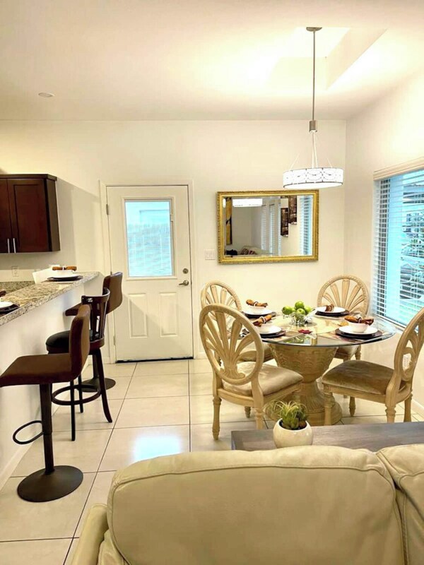 Great Location Near Airport, Shopping Center, Hospitals, Expressway, Comfort. - McAllen, TX