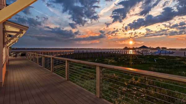 Dock And Dwell At The Winyah Bay Club, Pool, Outdoor Lounge/grill And Boat Slip Included! - South Carolina