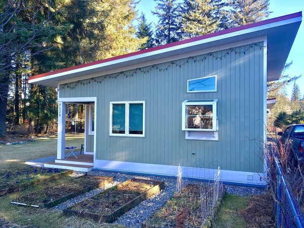 Bungalow & Breakfast - On The Way To The Glacier! - Juneau, AK