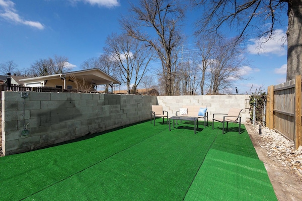 Bright & Beautifully Renovated Duplex Unit A !--- 7 Minutes To Downtown - Lexington, KY