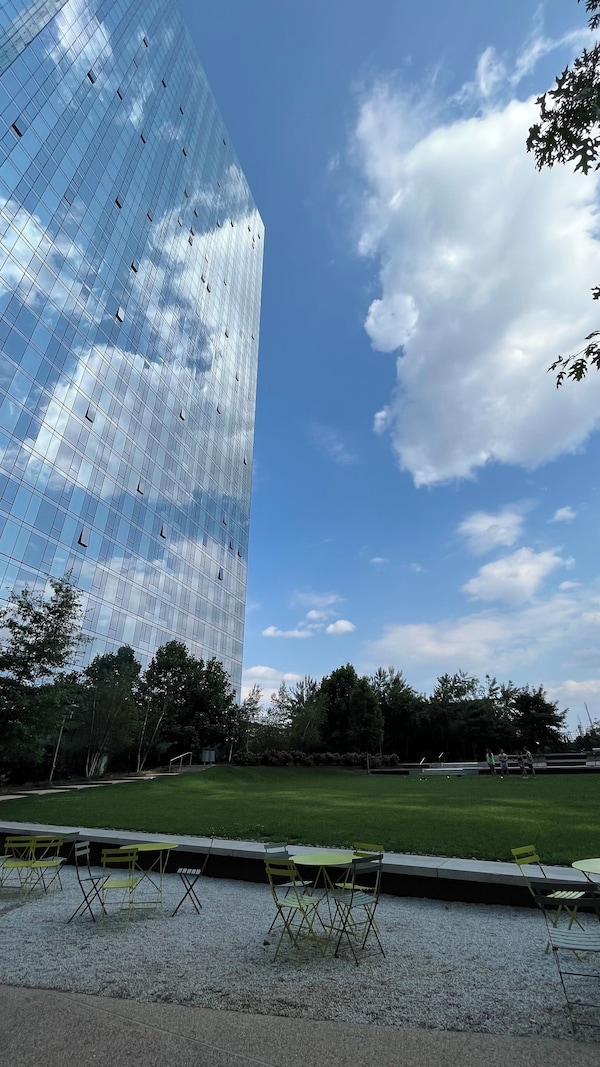 Luxury 2 Beds 2 Baths Corner Apartment Breathtaking City Views Modern Retreat - New York