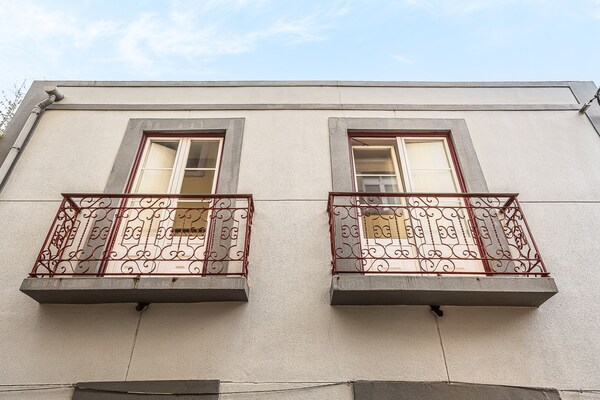 Apartamento 'Hermosa Azulejos Una Calle Tranquila' Con Balcón Y Wi-fi - Setúbal