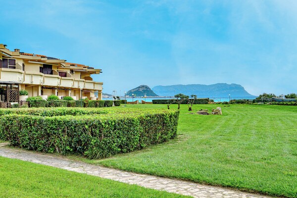 Apartment 'Dina' With Sea View, Wi-fi And Air Conditioning - Golfo Aranci