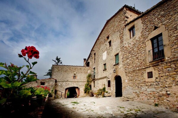 Apartment 'Masia 2' With Mountain View, Shared Pool And Wi-fi - Aiguafreda