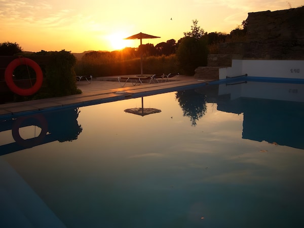 Apartment 'Suite' With Mountain View, Shared Pool And Wi-fi - Aiguafreda