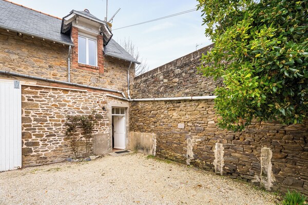 Apartment 'Cancale Centre-ville - Mer' With Wi-fi - Cancale