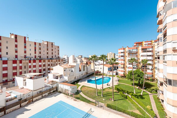 Appartement 'Plazamar' Avec Piscine Partagée, Wi-fi Et Climatisation - Torre del Mar