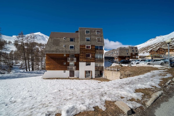 Apartment In Allos With Stunning Mountain Views - La Foux d'Allos