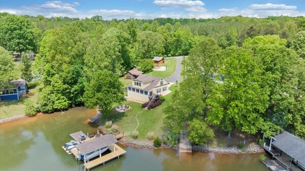 Lake Cape Cottage - Private Dock ! - Smith Mountain Lake, VA