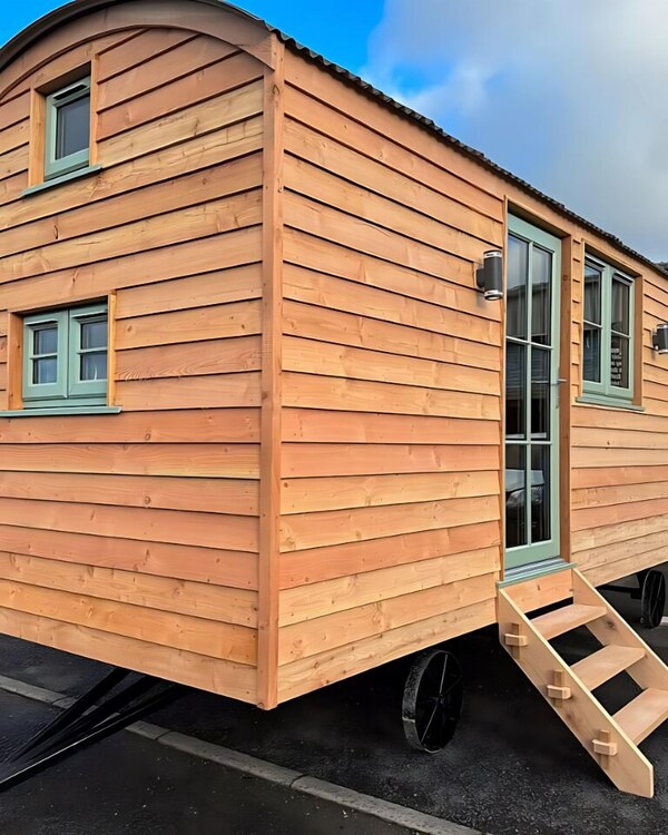 Luxury Shepherds Hut Near Glamorgan Coast - Cowbridge