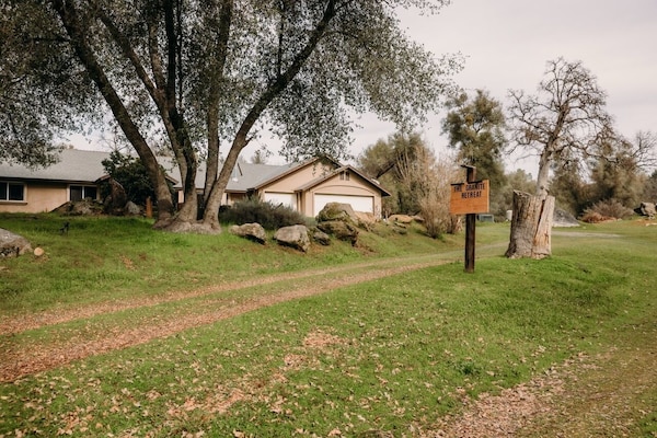 50 Miles To Yosemite - The Granite Retreat\n4-bedroom House With Wifi, Ac - Yosemite National Park, CA