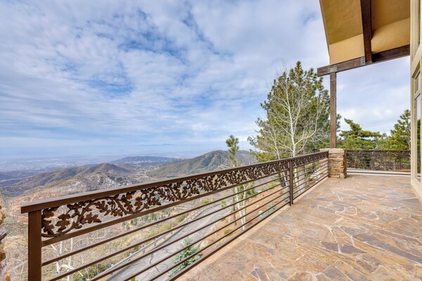 Hot Tub + Views: Luxe Mountain Escape In Yucaipa - Banning, CA