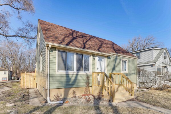 3 Mi To Hard Rock Casino: Charming Home In Gary! - Gary, IN