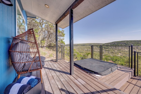 Close To Canyon Lake: Cabin - Boat Ramp & Hot Tub - Canyon Lake, TX
