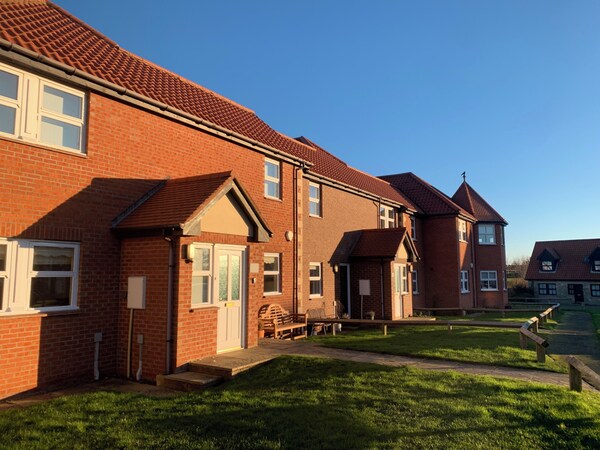 Spacious & Homely Ground Floor Apartment In Central Village Location Near Beach - Bamburgh