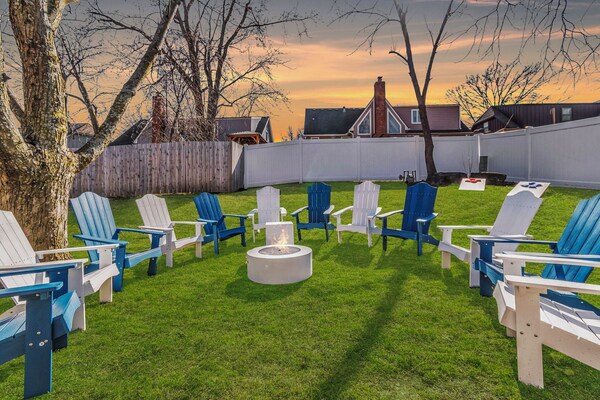 Luxury 5bdr W/ King Beds, Outdoor Fireplace, Game Room And Pet Friendly Perks - Shawnee, KS