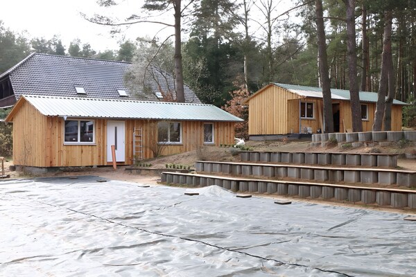 Bungalow '- Himmelsblau -' Mit Gemeinsamer Terrasse Und Gemeinsamem Garten - Mecklenburgische Seenplatte