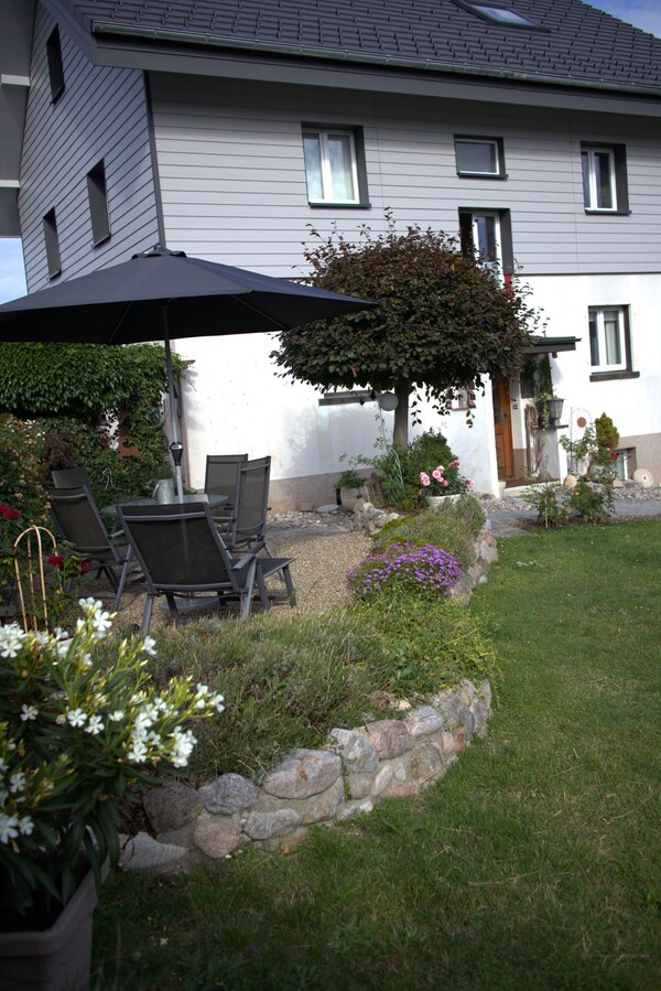 Ferienwohnung 'Am Brunnen' Mit Gemeinschaftsterrasse, Gemeinschaftsgarten Und Wi-fi - Saig