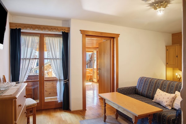 Apartment 'Karwendelblick' With Mountain View, Balcony And Wi-fi - Mittenwald